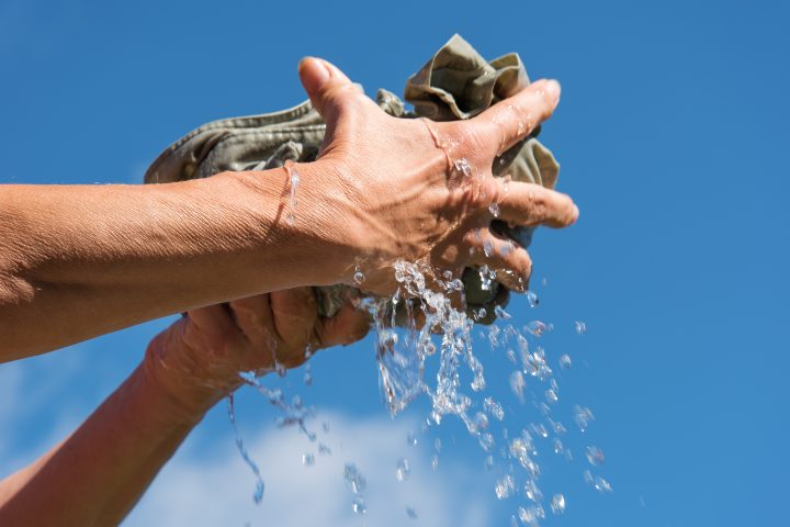 How to Wash Clothes Without Electricity – Modern Survival Junkie